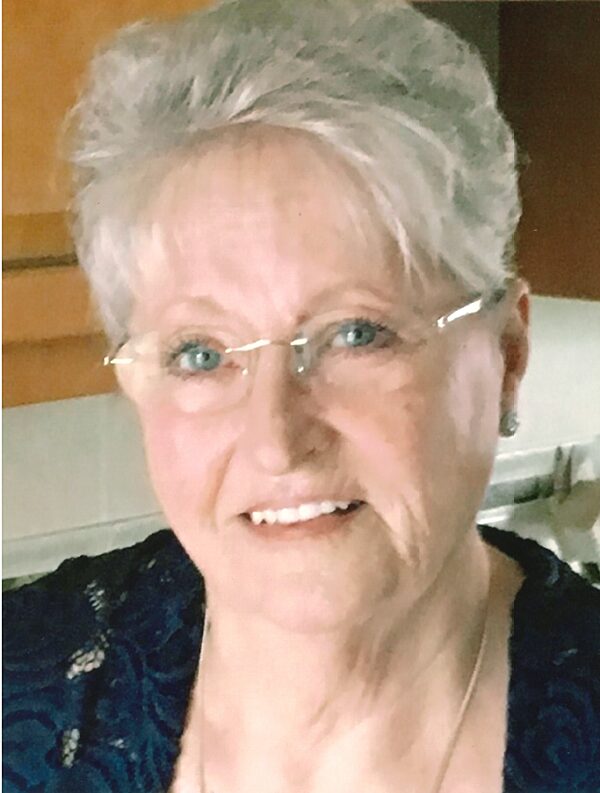 Obituary for Carol Davies Née Edwards | G. Seller